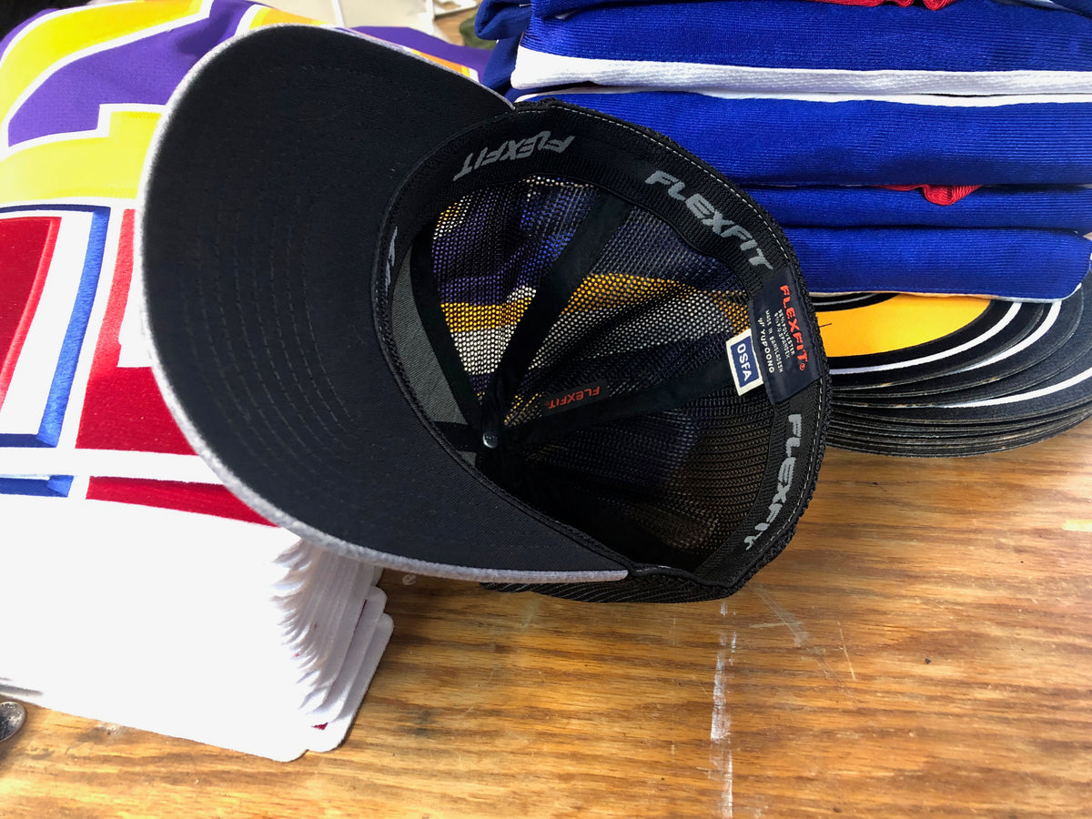 Flex-Fit-Hut mit aufgesticktem Jurassic-Puck-Twill-Wappen 39 $ (Grau ...